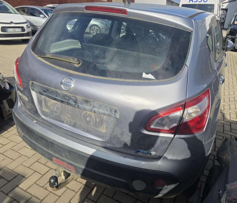 Pelēks Nissan Qashqai 2010 Tauragė, ar dzinēja tilpumu 1.46 L un nobraukumu 330 tūkst. km par 3300 €, foto 7 vietnē AUTOMOTO.COM.LV
