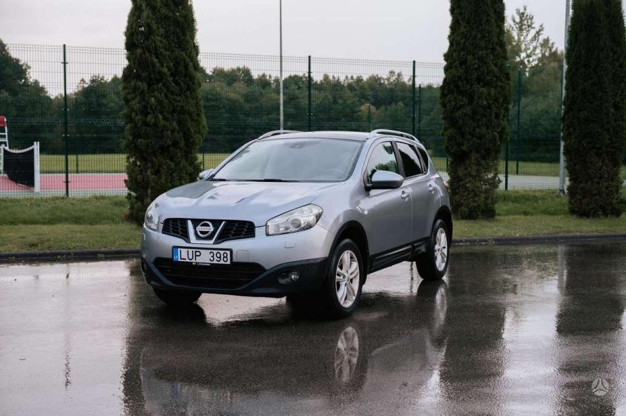 Grey Nissan Qashqai 2010 in Silale, with an engine capacity of 2.00 L and mileage of 260 thousand km for 5650 €, photo 1 on AUTOMOTO.COM.LV
