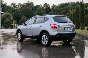 Grey Nissan Qashqai 2010 in Silale, with an engine capacity of 2.00 L and mileage of 260 thousand km for 5650 €, photo 4 on AUTOMOTO.COM.LV