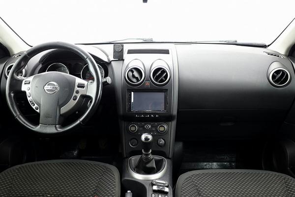 Grey Nissan Qashqai 2010 in Tallinn, with an engine capacity of 1.50 L and mileage of 278 thousand km for 2299 €, photo 6 on AUTOMOTO.COM.LV
