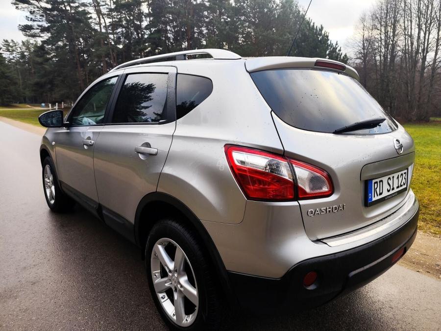 Pelēks Nissan Qashqai 2011 Mažeikiai, ar dzinēja tilpumu 2.00 L un nobraukumu 221 tūkst. km par 5800 €, foto 6 vietnē AUTOMOTO.COM.LV