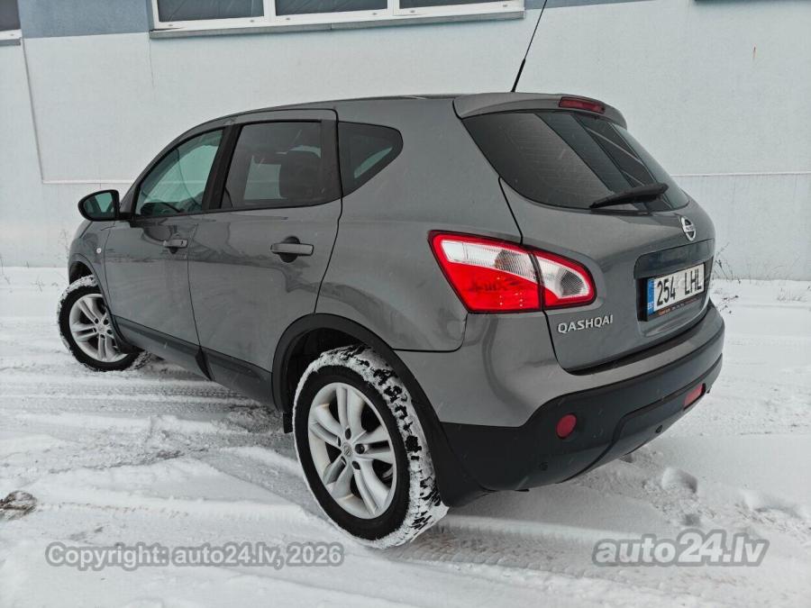 Grey Nissan Qashqai 2011 in Tartu, with an engine capacity of 1.60 L and mileage of 231 thousand km for 3999 €, photo 3 on AUTOMOTO.COM.LV