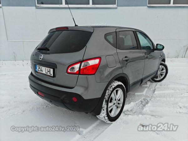 Pelēks Nissan Qashqai 2011 Tartu, ar dzinēja tilpumu 1.60 L un nobraukumu 231 tūkst. km par 3999 €, foto 4 vietnē AUTOMOTO.COM.LV