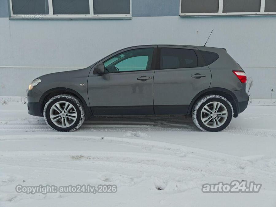 Grey Nissan Qashqai 2011 in Tartu, with an engine capacity of 1.60 L and mileage of 231 thousand km for 3999 €, photo 5 on AUTOMOTO.COM.LV