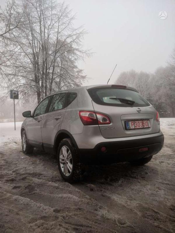 Pelēks Nissan Qashqai 2011 Kauņa, ar dzinēja tilpumu 2.00 L un nobraukumu 237 tūkst. km par 4800 €, foto 4 vietnē AUTOMOTO.COM.LV
