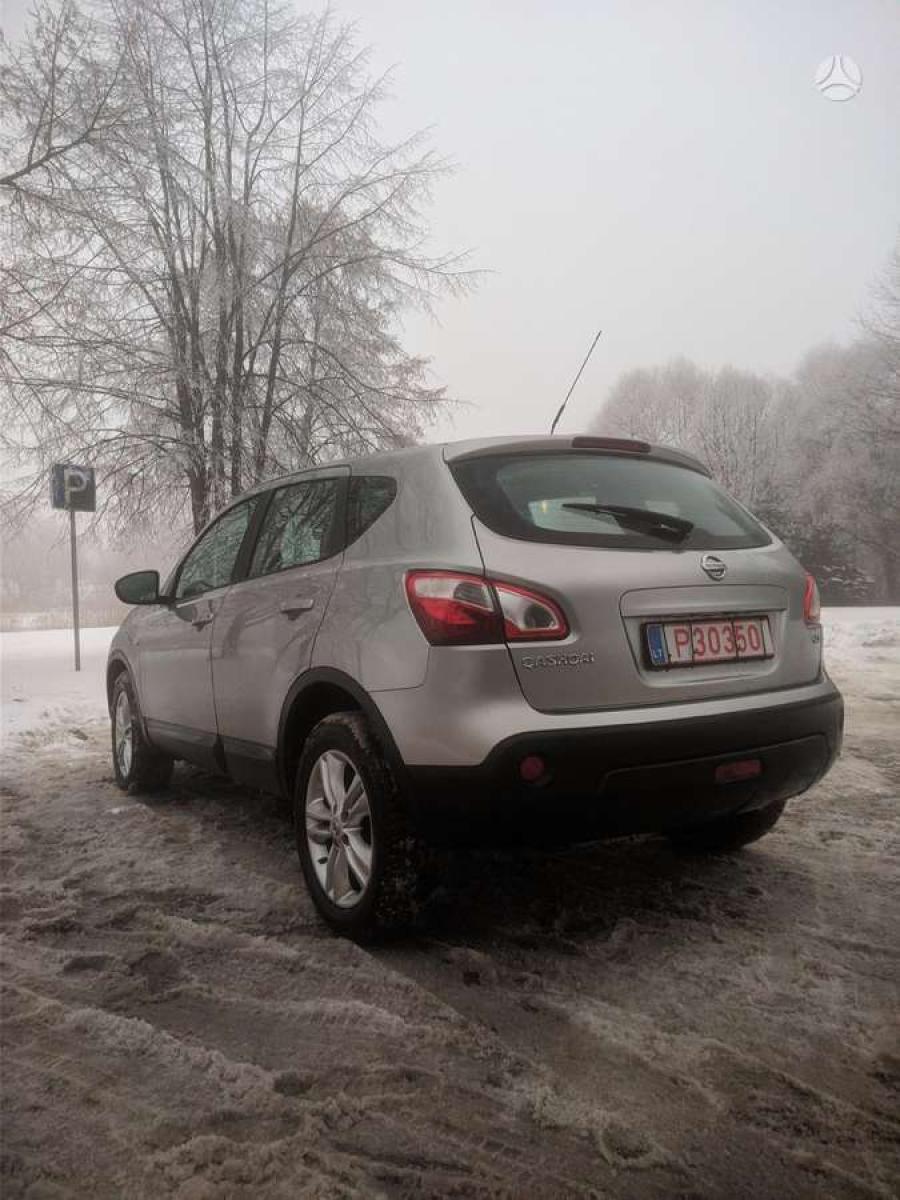 Grey Nissan Qashqai 2011 in Kaunas, with an engine capacity of 2.00 L and mileage of 237 thousand km for 4800 €, photo 4 on AUTOMOTO.COM.LV