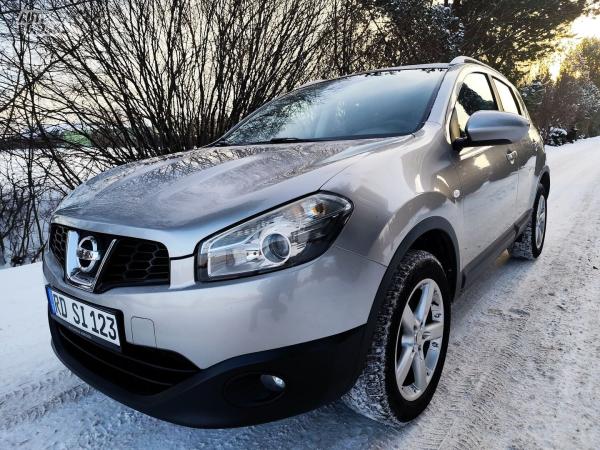 Grey Nissan Qashqai 2011 in Mazeikiai, with an engine capacity of 2.00 L and mileage of 223 thousand km for 5800 €, photo 1 on AUTOMOTO.COM.LV