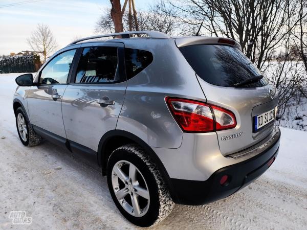 Grey Nissan Qashqai 2011 in Mazeikiai, with an engine capacity of 2.00 L and mileage of 223 thousand km for 5800 €, photo 5 on AUTOMOTO.COM.LV