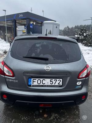 Grey Nissan Qashqai 2011 in Vilnius, with an engine capacity of 1.46 L and mileage of 178 thousand km for 4500 €, photo 3 on AUTOMOTO.COM.LV