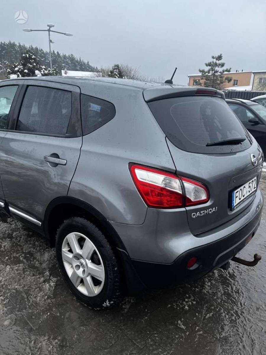 Grey Nissan Qashqai 2011 in Vilnius, with an engine capacity of 1.46 L and mileage of 178 thousand km for 4500 €, photo 5 on AUTOMOTO.COM.LV