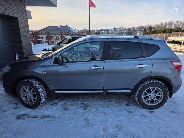 Grey Nissan Qashqai 2011 in Marijampole, with an engine capacity of 2.00 L and mileage of 206 thousand km for 4390 €, photo 8 on AUTOMOTO.COM.LV