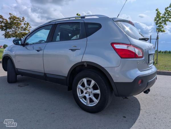 Grey Nissan Qashqai 2011 in Siauliai, with an engine capacity of 2.00 L and mileage of 196 thousand km for 4900 €, photo 2 on AUTOMOTO.COM.LV