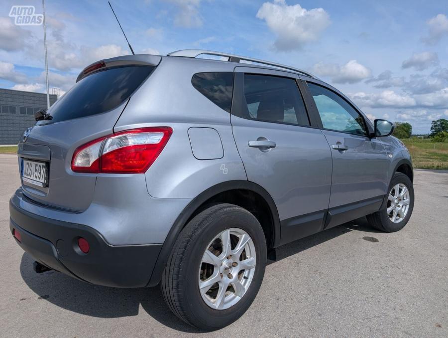 Pelēks Nissan Qashqai 2011 Šauļi, ar dzinēja tilpumu 2.00 L un nobraukumu 196 tūkst. km par 4900 €, foto 4 vietnē AUTOMOTO.COM.LV