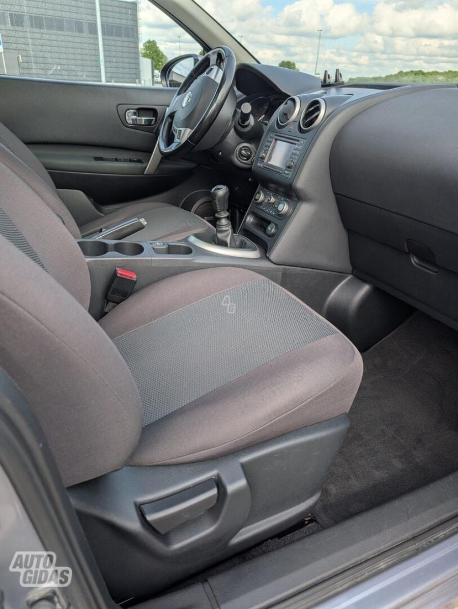 Pelēks Nissan Qashqai 2011 Šauļi, ar dzinēja tilpumu 2.00 L un nobraukumu 196 tūkst. km par 4900 €, foto 7 vietnē AUTOMOTO.COM.LV