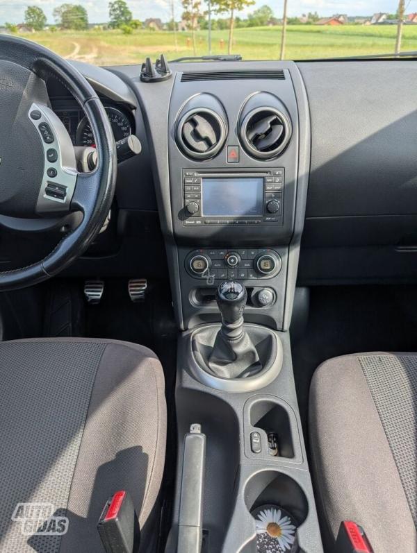 Grey Nissan Qashqai 2011 in Siauliai, with an engine capacity of 2.00 L and mileage of 196 thousand km for 4900 €, photo 8 on AUTOMOTO.COM.LV