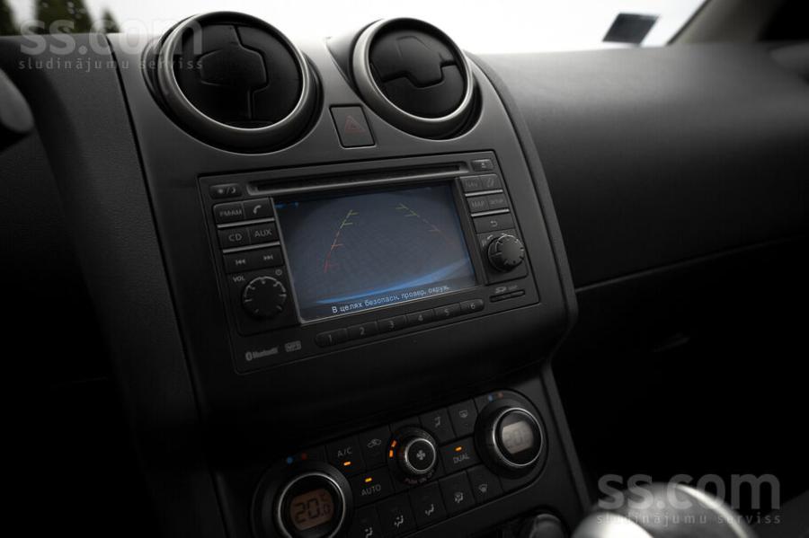 Grey Nissan Qashqai 2011 in Jelgava, with an engine capacity of 2.00 L and mileage of 362 thousand km for 4500 €, photo 16 on AUTOMOTO.COM.LV