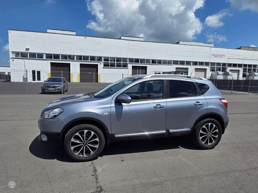 Pelēks Nissan Qashqai 2011 Marijampole, ar dzinēja tilpumu 2.00 L un nobraukumu 189 tūkst. km par 4950 €, foto 4 vietnē AUTOMOTO.COM.LV