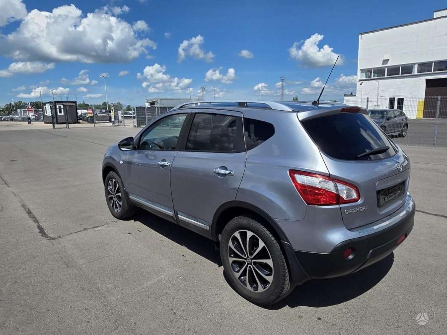 Pelēks Nissan Qashqai 2011 Marijampole, ar dzinēja tilpumu 2.00 L un nobraukumu 189 tūkst. km par 4950 €, foto 10 vietnē AUTOMOTO.COM.LV