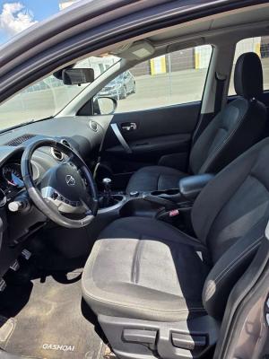 Pelēks Nissan Qashqai 2011 Marijampole, ar dzinēja tilpumu 2.00 L un nobraukumu 189 tūkst. km par 4950 €, foto 22 vietnē AUTOMOTO.COM.LV