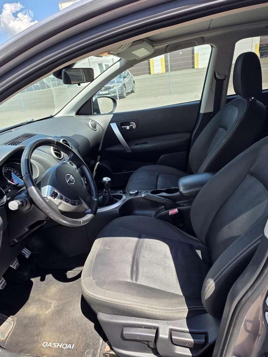 Pelēks Nissan Qashqai 2011 Marijampole, ar dzinēja tilpumu 2.00 L un nobraukumu 189 tūkst. km par 4950 €, foto 22 vietnē AUTOMOTO.COM.LV