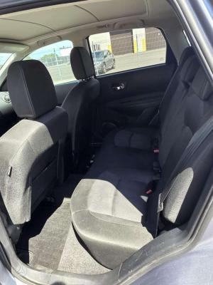 Pelēks Nissan Qashqai 2011 Marijampole, ar dzinēja tilpumu 2.00 L un nobraukumu 189 tūkst. km par 4950 €, foto 23 vietnē AUTOMOTO.COM.LV