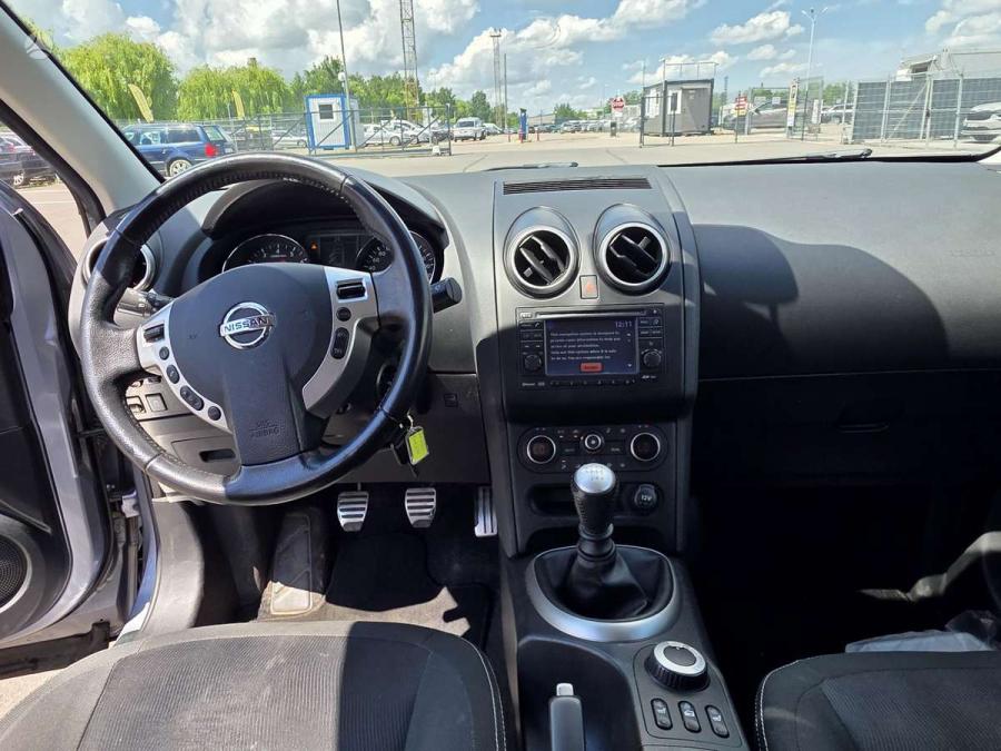 Pelēks Nissan Qashqai 2011 Marijampole, ar dzinēja tilpumu 2.00 L un nobraukumu 189 tūkst. km par 4950 €, foto 24 vietnē AUTOMOTO.COM.LV