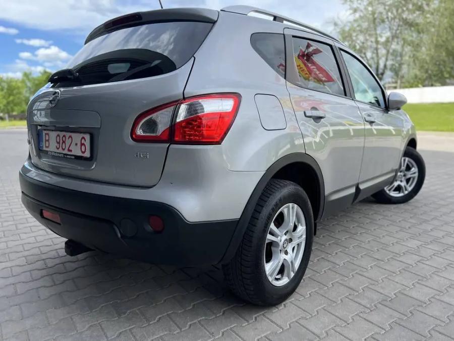 Grey Nissan Qashqai 2011 in Jekabpils, with an engine capacity of 2.00 L and mileage of 249 thousand km for 6450 €, photo 3 on AUTOMOTO.COM.LV