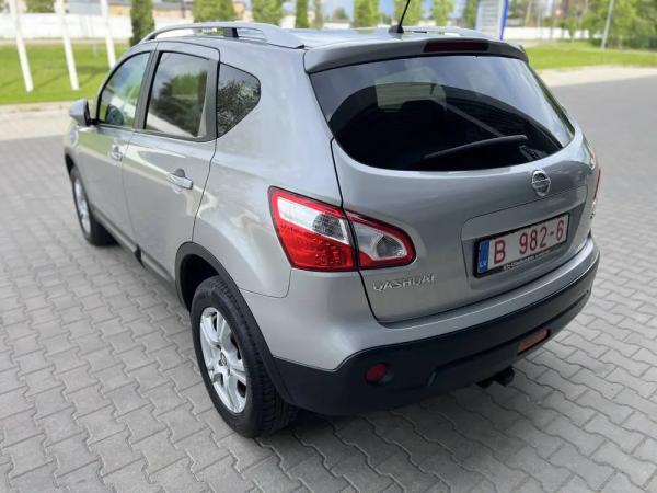 Grey Nissan Qashqai 2011 in Jekabpils, with an engine capacity of 2.00 L and mileage of 249 thousand km for 6450 €, photo 7 on AUTOMOTO.COM.LV