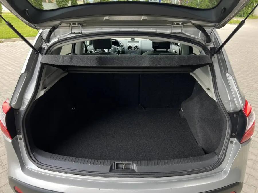 Grey Nissan Qashqai 2011 in Jekabpils, with an engine capacity of 2.00 L and mileage of 249 thousand km for 6450 €, photo 11 on AUTOMOTO.COM.LV