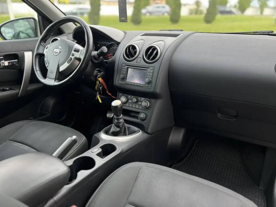 Grey Nissan Qashqai 2011 in Jekabpils, with an engine capacity of 2.00 L and mileage of 249 thousand km for 6450 €, photo 14 on AUTOMOTO.COM.LV