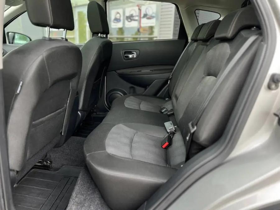 Grey Nissan Qashqai 2011 in Jekabpils, with an engine capacity of 2.00 L and mileage of 249 thousand km for 6450 €, photo 15 on AUTOMOTO.COM.LV