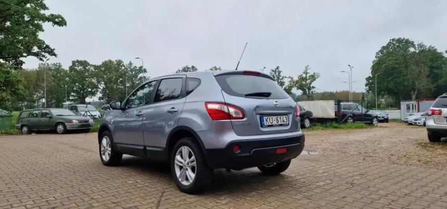 Pelēks Nissan Qashqai 2011 Valmiera, ar dzinēja tilpumu 1.50 L un nobraukumu 276 tūkst. km par 5000 €, foto 6 vietnē AUTOMOTO.COM.LV