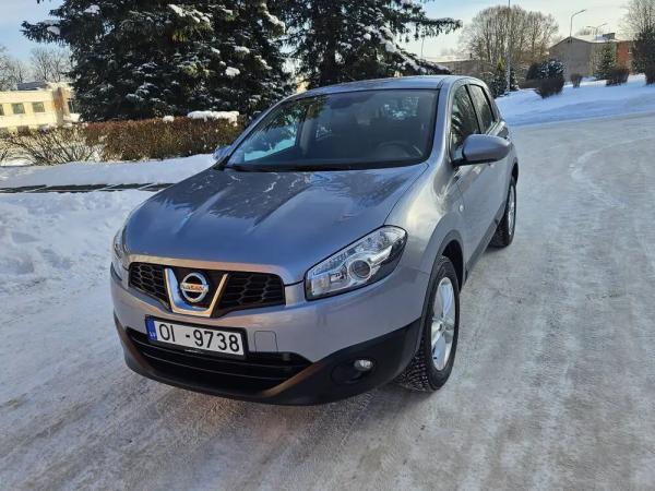 Pelēks Nissan Qashqai 2011 Jēkabpils, ar dzinēja tilpumu 2.00 L un nobraukumu 334 tūkst. km par 5790 €, foto 2 vietnē AUTOMOTO.COM.LV