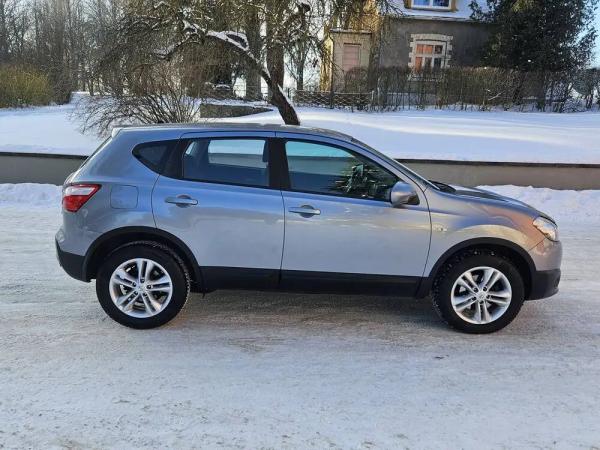 Pelēks Nissan Qashqai 2011 Jēkabpils, ar dzinēja tilpumu 2.00 L un nobraukumu 334 tūkst. km par 5790 €, foto 5 vietnē AUTOMOTO.COM.LV