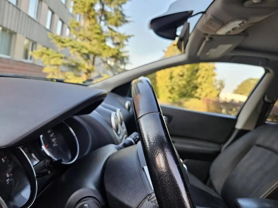 Pelēks Nissan Qashqai 2011 Jēkabpils, ar dzinēja tilpumu 2.00 L un nobraukumu 279 tūkst. km par 7250 €, foto 17 vietnē AUTOMOTO.COM.LV