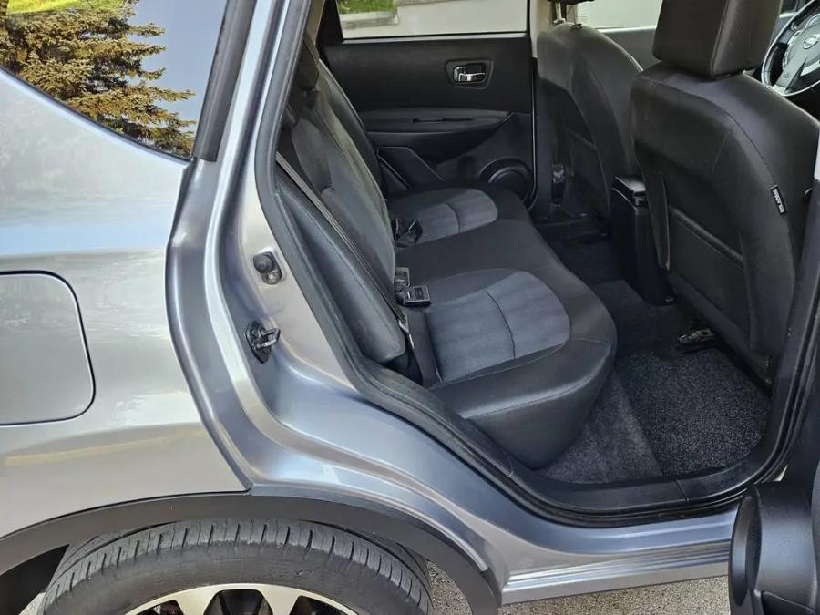 Pelēks Nissan Qashqai 2011 Jēkabpils, ar dzinēja tilpumu 2.00 L un nobraukumu 279 tūkst. km par 7250 €, foto 21 vietnē AUTOMOTO.COM.LV