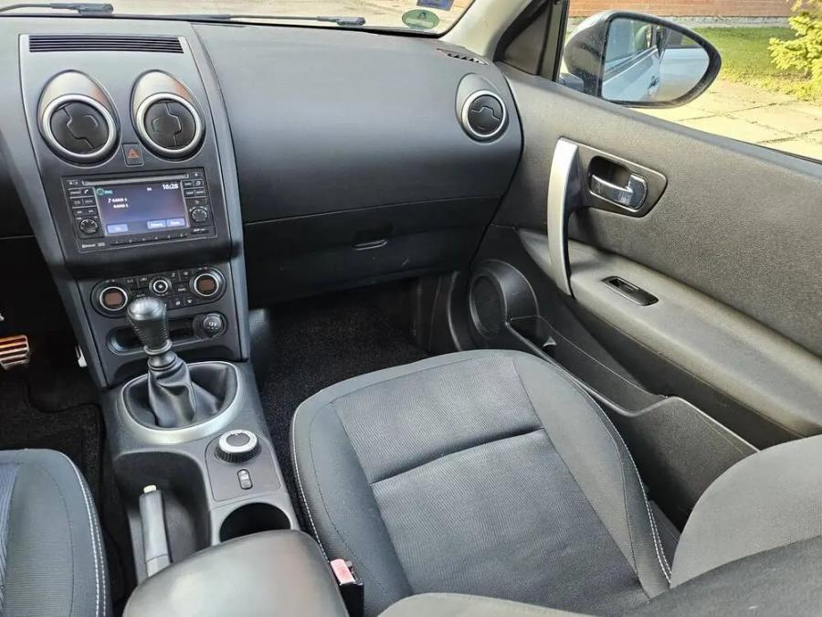 Pelēks Nissan Qashqai 2011 Jēkabpils, ar dzinēja tilpumu 2.00 L un nobraukumu 279 tūkst. km par 7250 €, foto 24 vietnē AUTOMOTO.COM.LV
