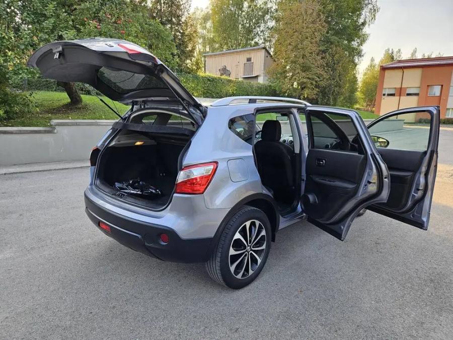 Pelēks Nissan Qashqai 2011 Jēkabpils, ar dzinēja tilpumu 2.00 L un nobraukumu 279 tūkst. km par 7250 €, foto 25 vietnē AUTOMOTO.COM.LV