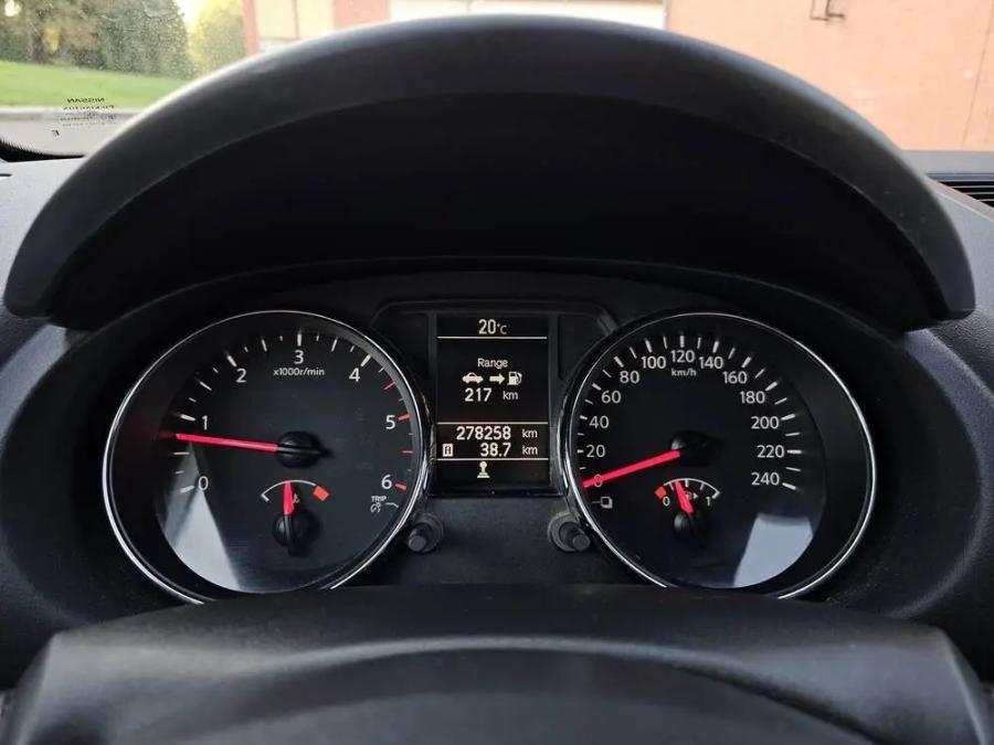 Pelēks Nissan Qashqai 2011 Jēkabpils, ar dzinēja tilpumu 2.00 L un nobraukumu 279 tūkst. km par 7250 €, foto 29 vietnē AUTOMOTO.COM.LV