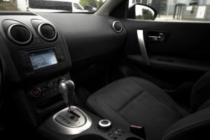 Pelēks Nissan Qashqai 2011 Rīga, ar dzinēja tilpumu 2.00 L un nobraukumu 362 tūkst. km par 6900 €, foto 17 vietnē AUTOMOTO.COM.LV