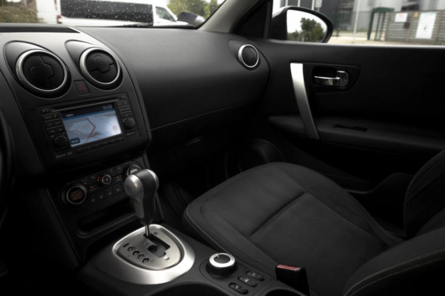 Pelēks Nissan Qashqai 2011 Rīga, ar dzinēja tilpumu 2.00 L un nobraukumu 362 tūkst. km par 6900 €, foto 17 vietnē AUTOMOTO.COM.LV