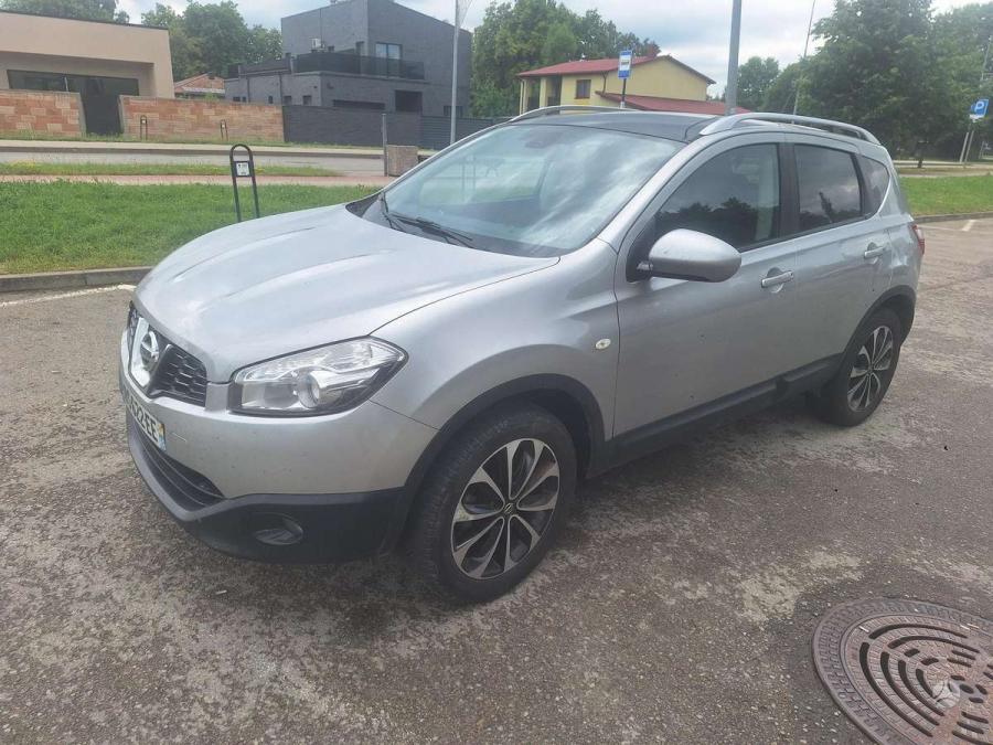 Grey Nissan Qashqai 2011 in Taurage, with an engine capacity of 2.00 L and mileage of 320 thousand km for 4400 €, photo 1 on AUTOMOTO.COM.LV