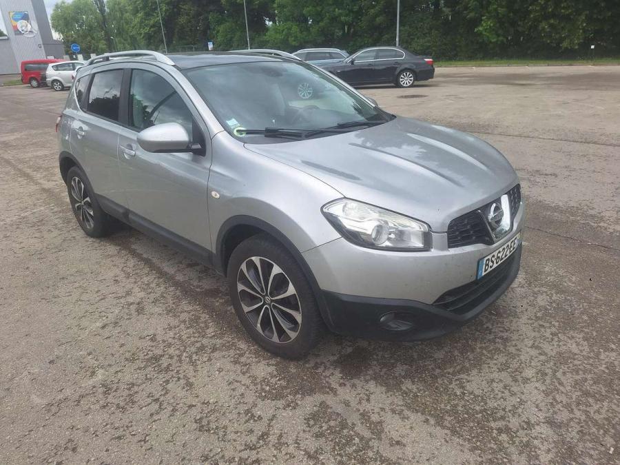 Grey Nissan Qashqai 2011 in Taurage, with an engine capacity of 2.00 L and mileage of 320 thousand km for 4400 €, photo 3 on AUTOMOTO.COM.LV