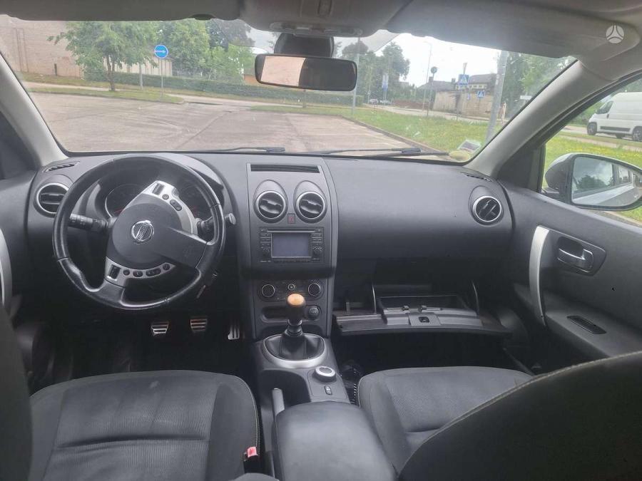 Grey Nissan Qashqai 2011 in Taurage, with an engine capacity of 2.00 L and mileage of 320 thousand km for 4400 €, photo 7 on AUTOMOTO.COM.LV