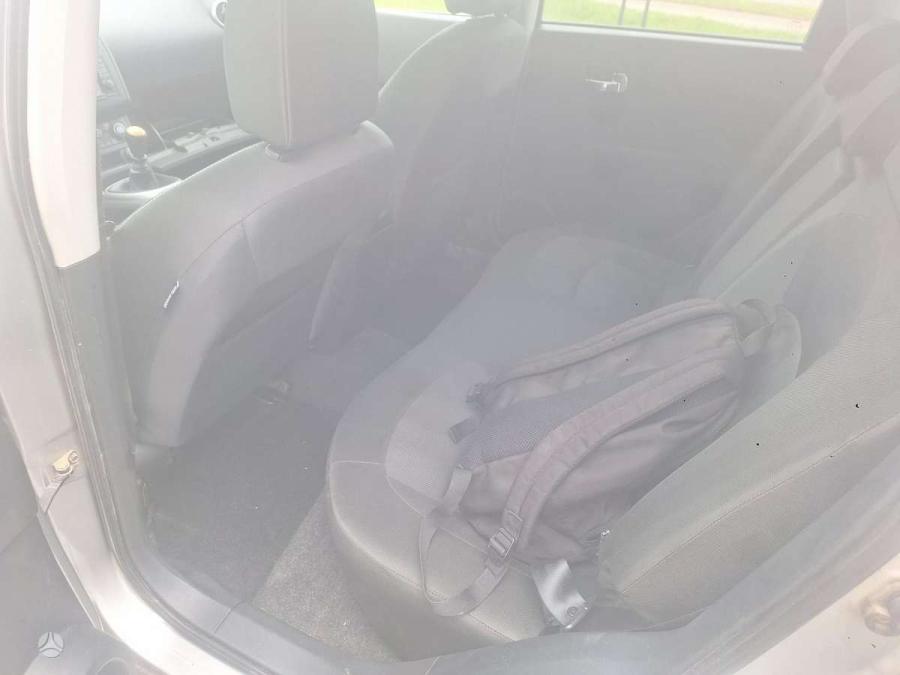 Grey Nissan Qashqai 2011 in Taurage, with an engine capacity of 2.00 L and mileage of 320 thousand km for 4400 €, photo 8 on AUTOMOTO.COM.LV