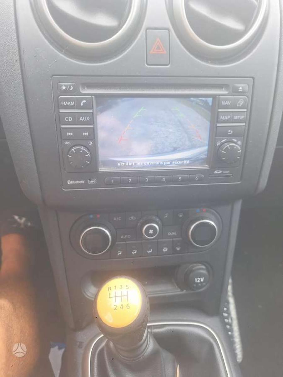 Grey Nissan Qashqai 2011 in Taurage, with an engine capacity of 2.00 L and mileage of 320 thousand km for 4400 €, photo 9 on AUTOMOTO.COM.LV