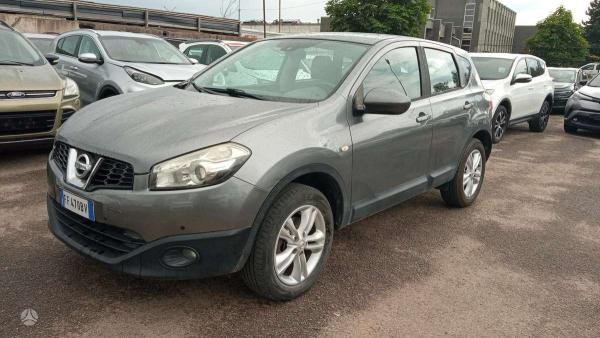 Grey Nissan Qashqai 2011 in Panevezys, with an engine capacity of 1.46 L and mileage of 168 thousand km for 4700 €, photo 3 on AUTOMOTO.COM.LV
