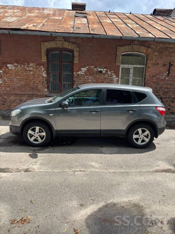 Pelēks Nissan Qashqai 2011 Rīga, ar dzinēja tilpumu 1.50 L un nobraukumu 183 tūkst. km par 4200 €, foto 4 vietnē AUTOMOTO.COM.LV