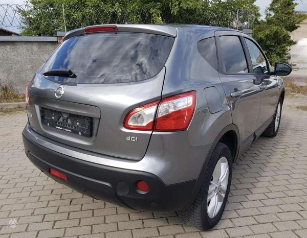 Pelēks Nissan Qashqai 2011 Šauļi, ar dzinēja tilpumu 2.00 L un nobraukumu 194 tūkst. km par 5700 €, foto 4 vietnē AUTOMOTO.COM.LV