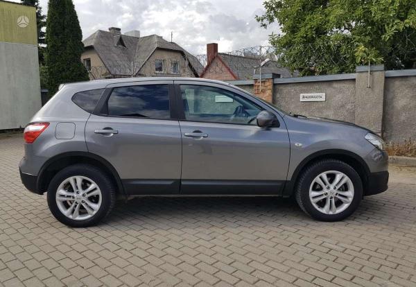 Pelēks Nissan Qashqai 2011 Šauļi, ar dzinēja tilpumu 2.00 L un nobraukumu 194 tūkst. km par 5700 €, foto 5 vietnē AUTOMOTO.COM.LV